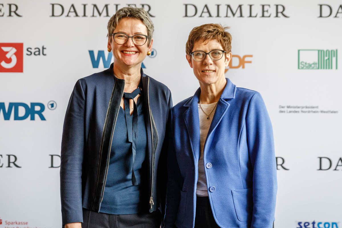 Autogramme und Trophäen beim Presseempfang - News - Grimme-Preis